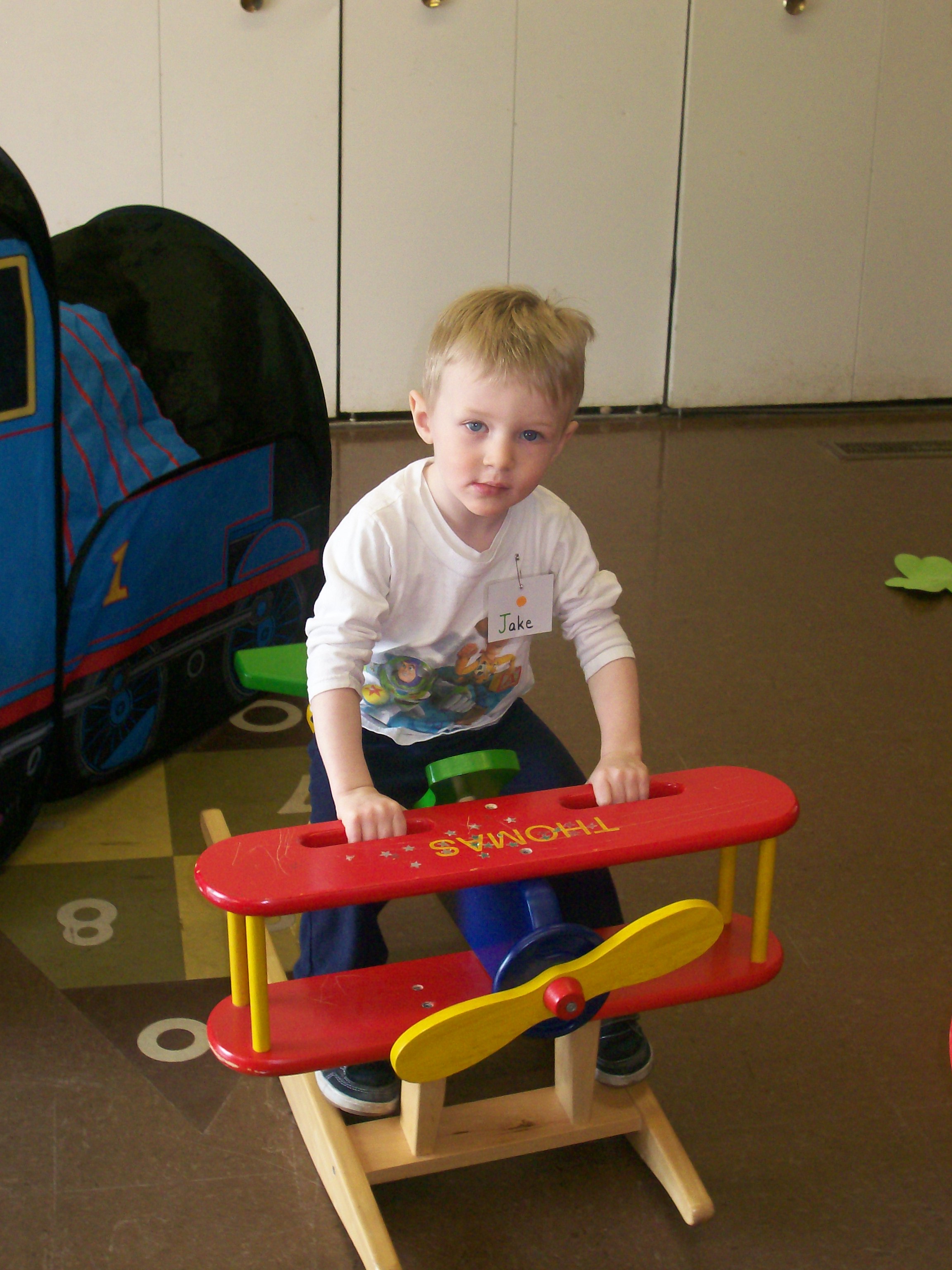 2yr old playing – Woodside Nursery School