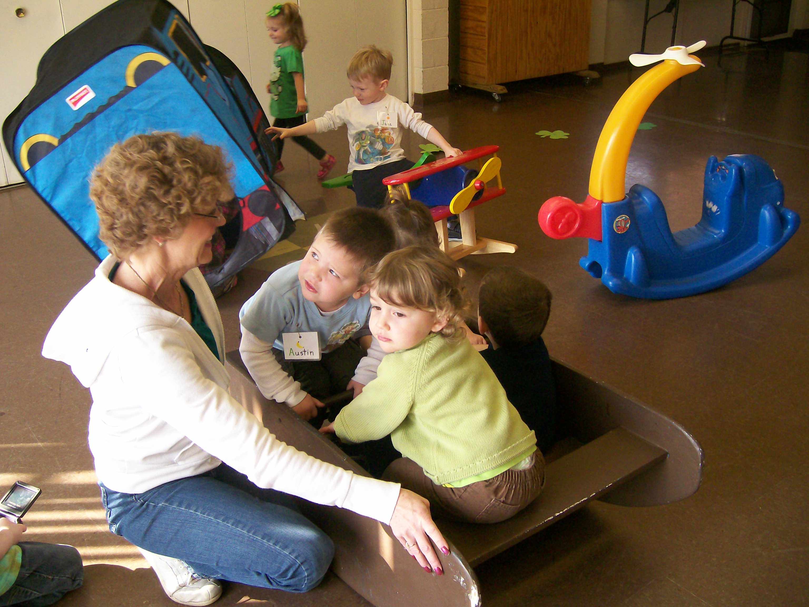 2yr old playing – Woodside Nursery School